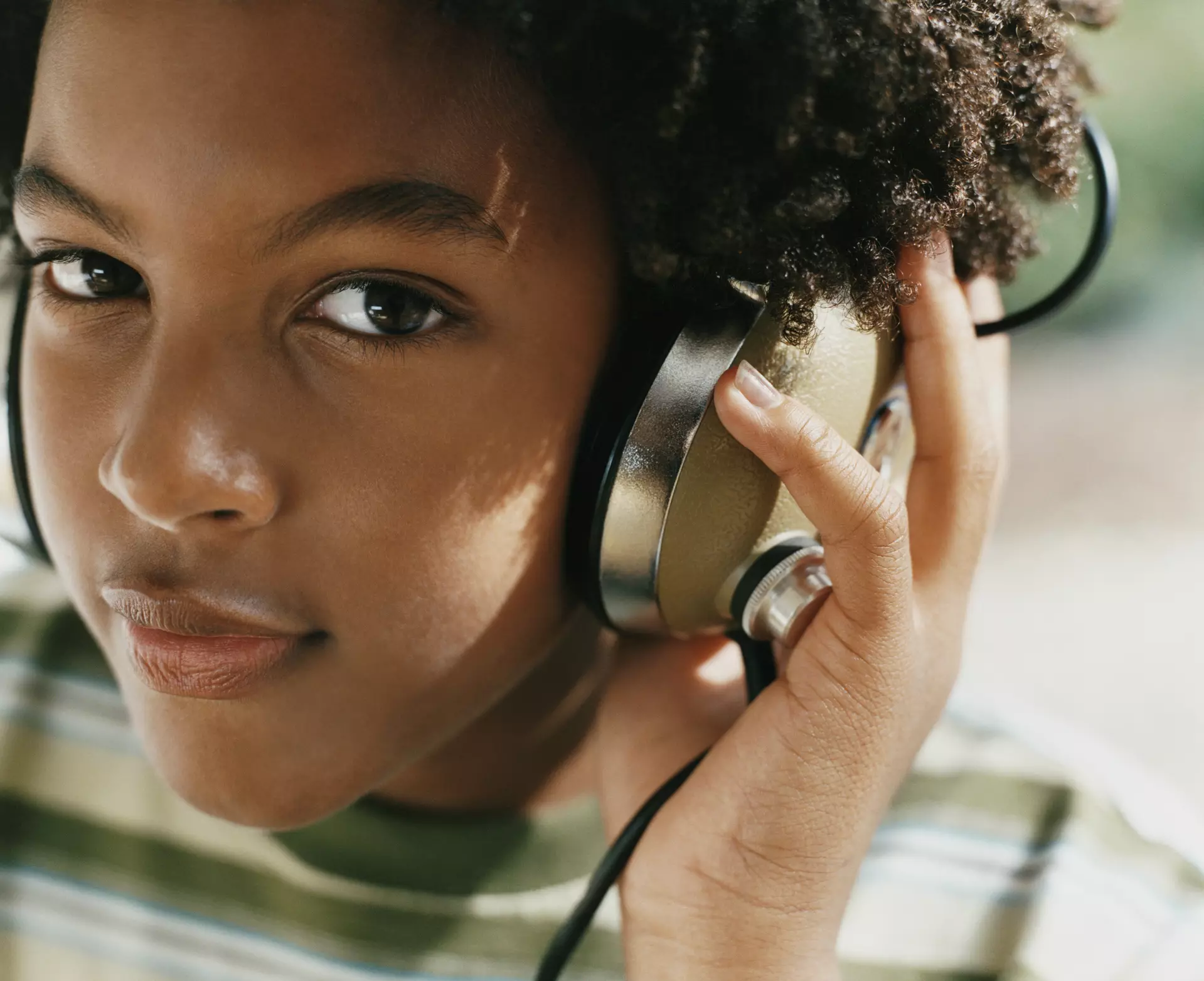 ADHD өвчтэй хүн анхаарлаа төвлөрүүлэхийн тулд хөгжим сонсдог