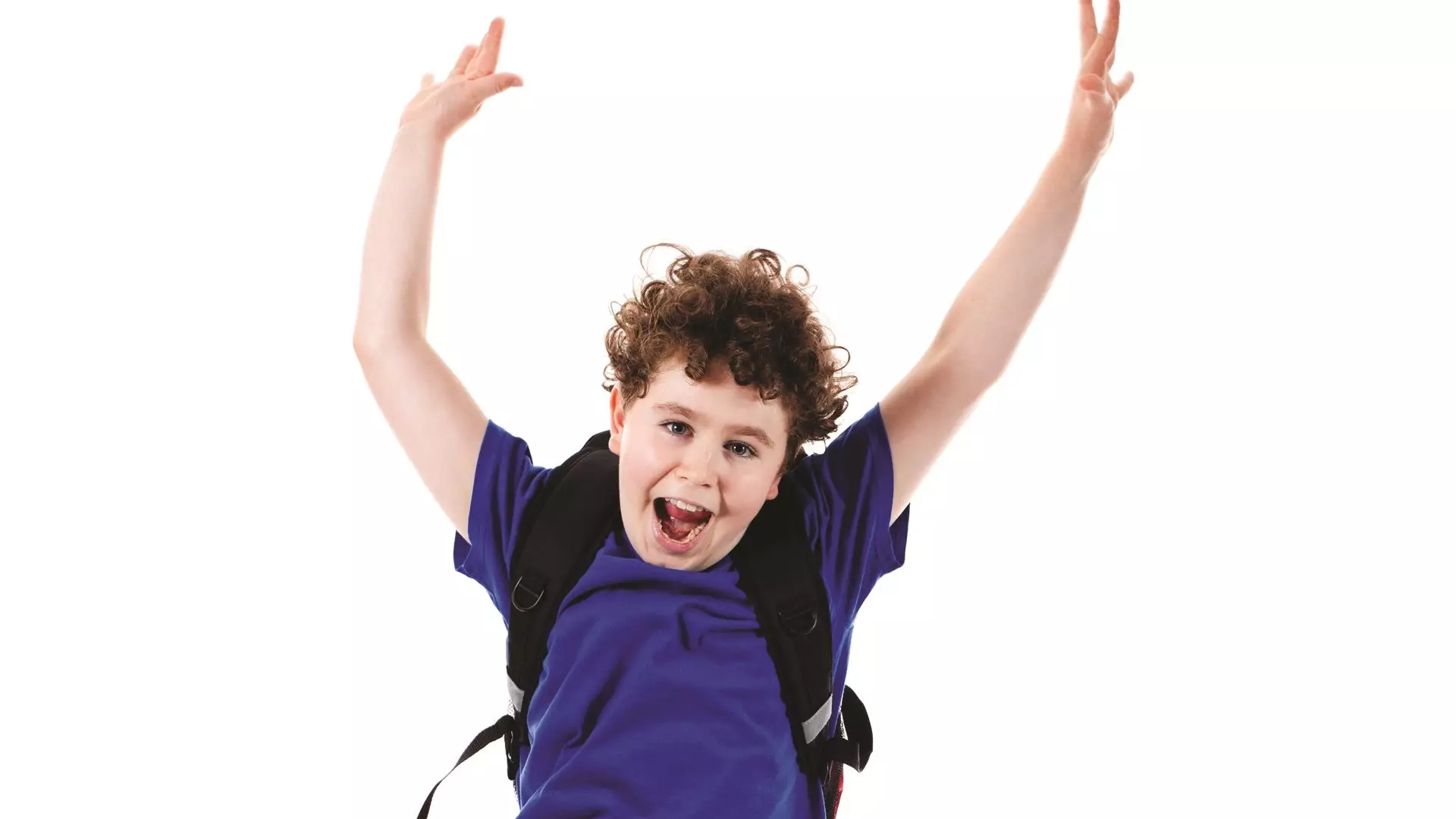 男孩向空中投擲雙臂，代表多動症中學生的情緒