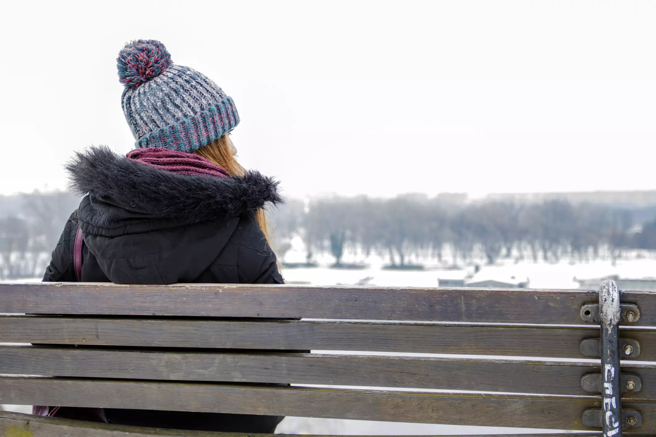 Sam na Dan zaljubljenih: Ekstrovert sa ADHD-om u igri Solitude vs. Usamljenost
