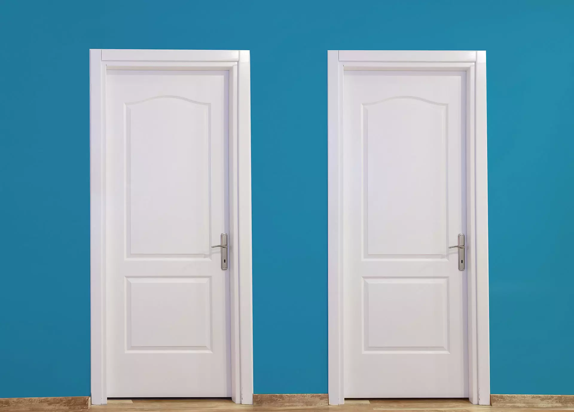 שתי דלתות המייצגות את מאמן ADHD ואת המטפל.