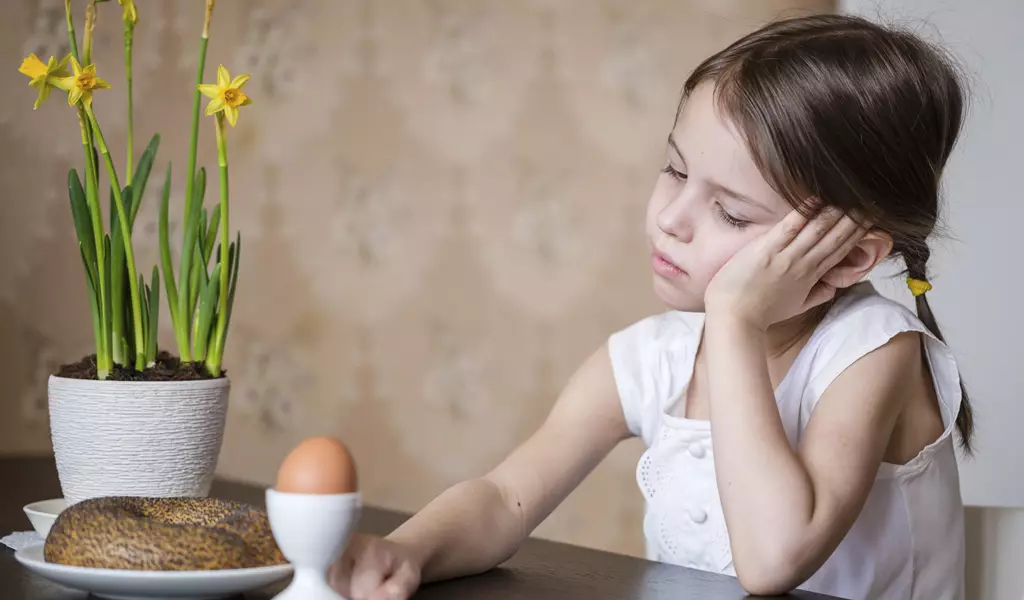 Seorang gadis muda mengalami kehilangan nafsu makan karena obat ADHD seperti Adderall