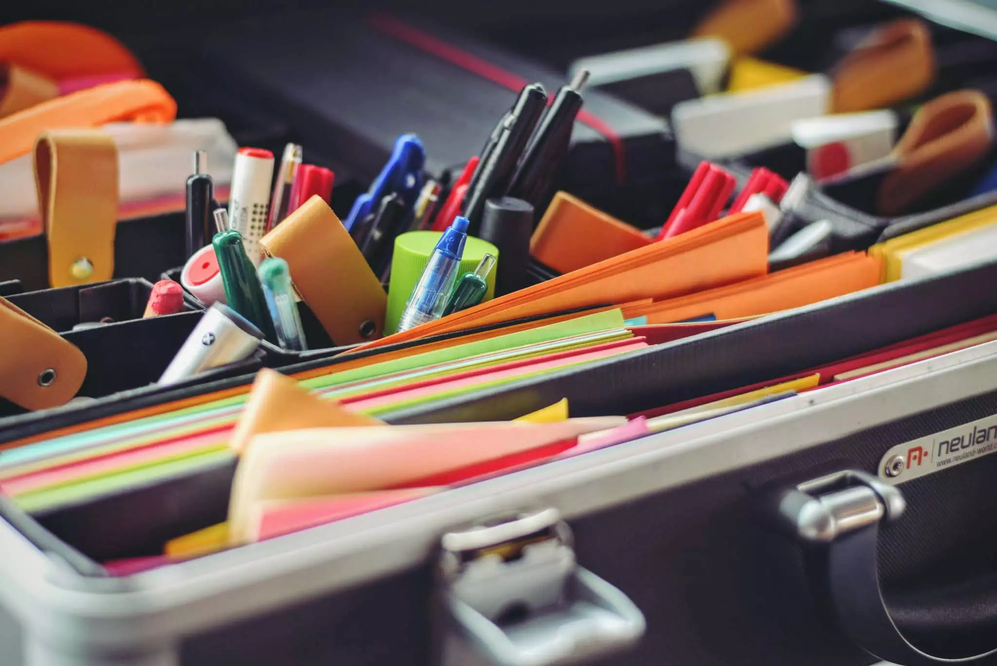 Organisatorische vaardigheden voor leerlingen met ADHD die kleurgecodeerde mappen en Post-It-notities moeten gebruiken