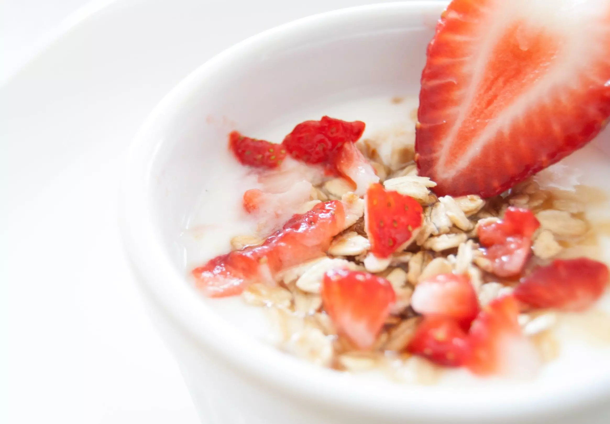根據讀者膳食提示，新鮮草莓、格蘭諾拉麥片和酸奶是健康的多動症早餐