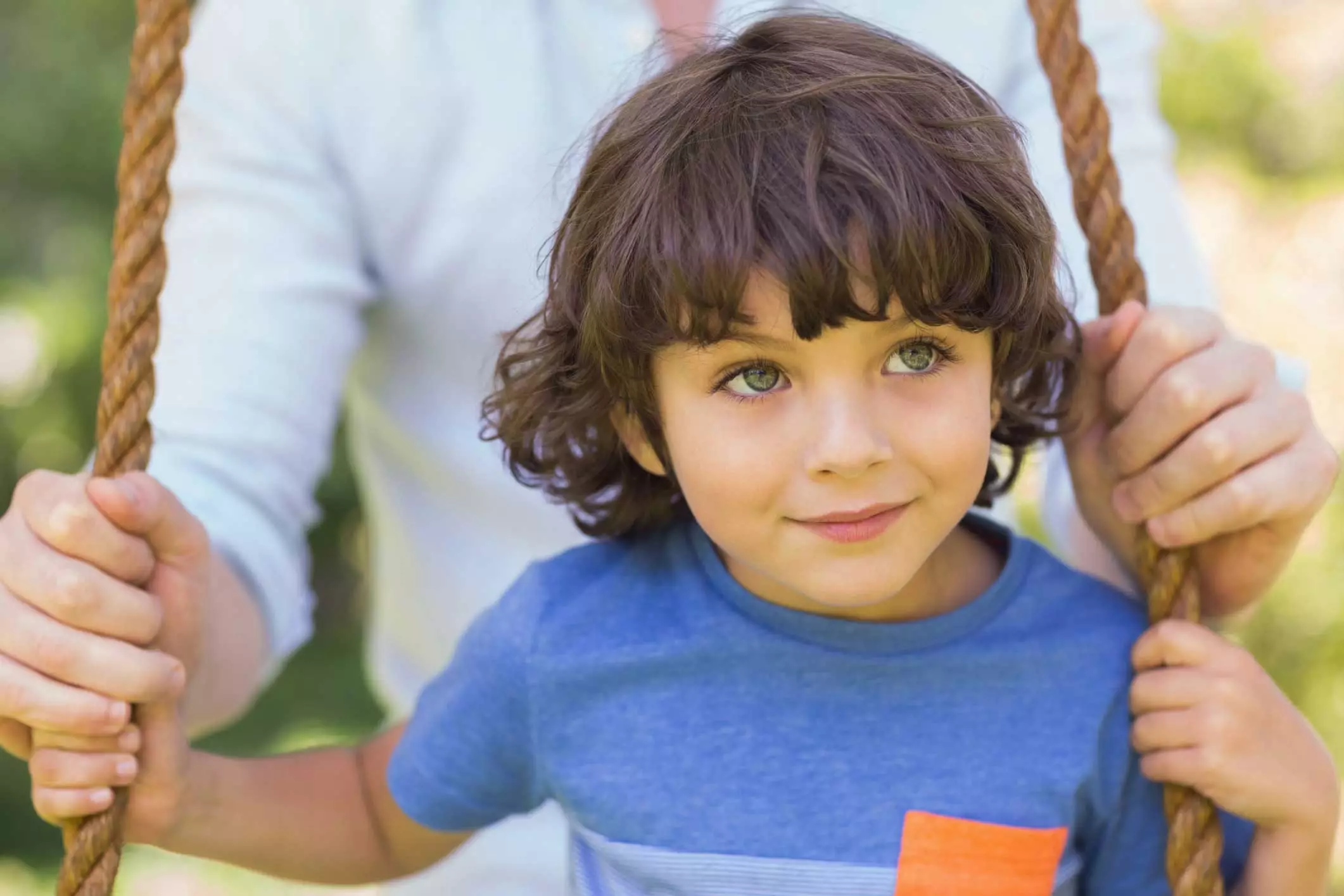 Pojke på en gunga kan ha ADHD eller exekutiv funktionsstörning