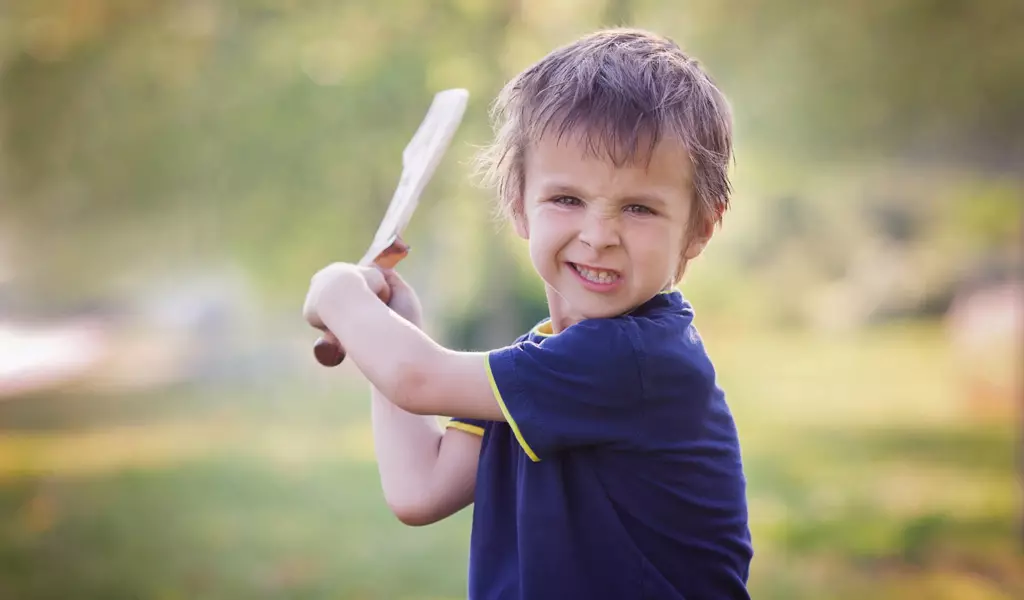 budak ambek jeung ADHD swings kaulinan pedang luar