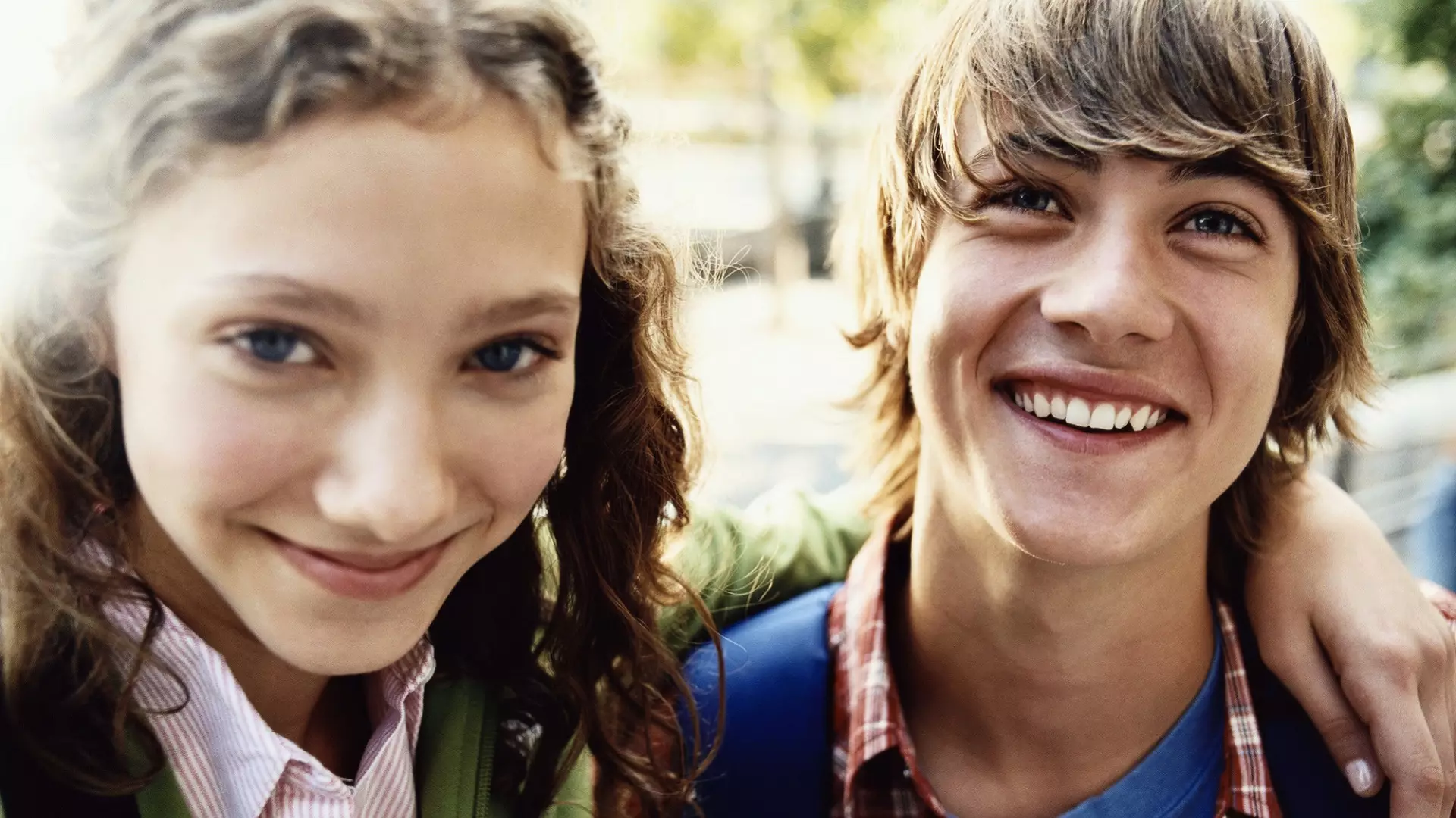 Un ragazzo e una ragazza con ADHD che stanno attraversando la pubertà
